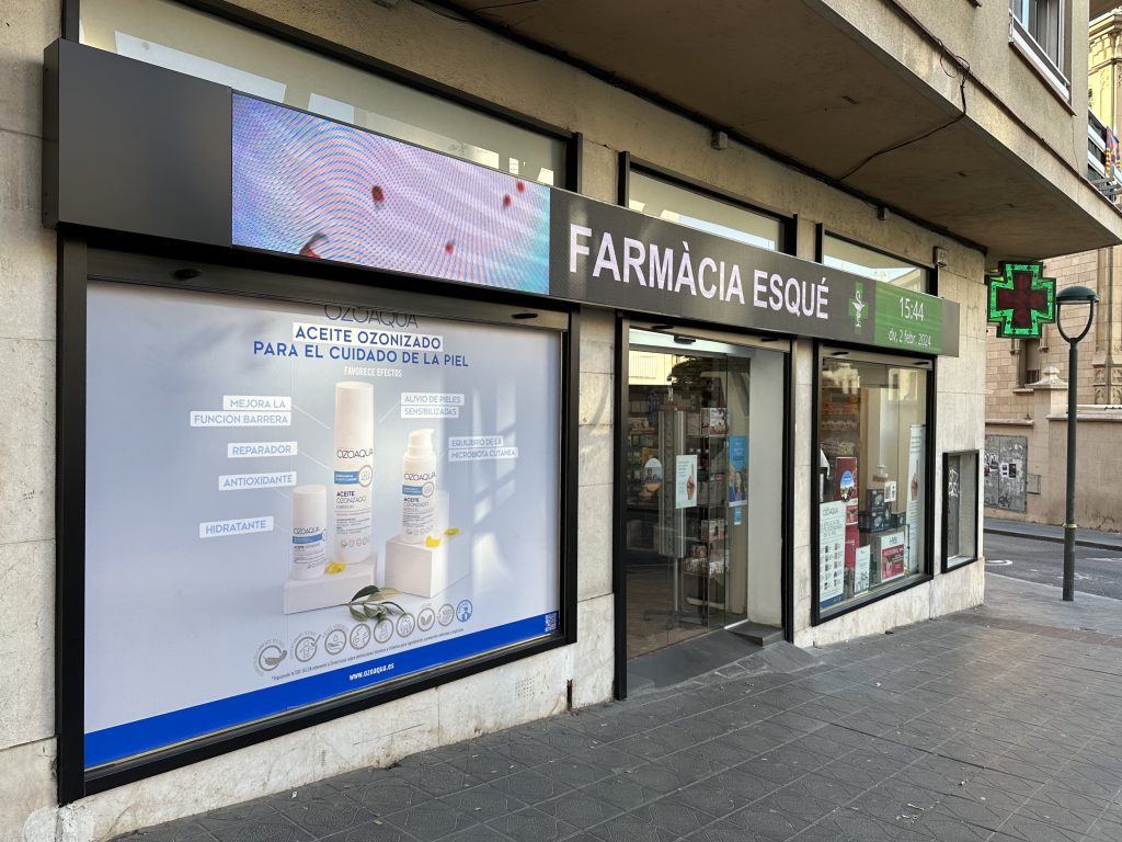 Pantalla LED Farmacia Esque - Promopantallas